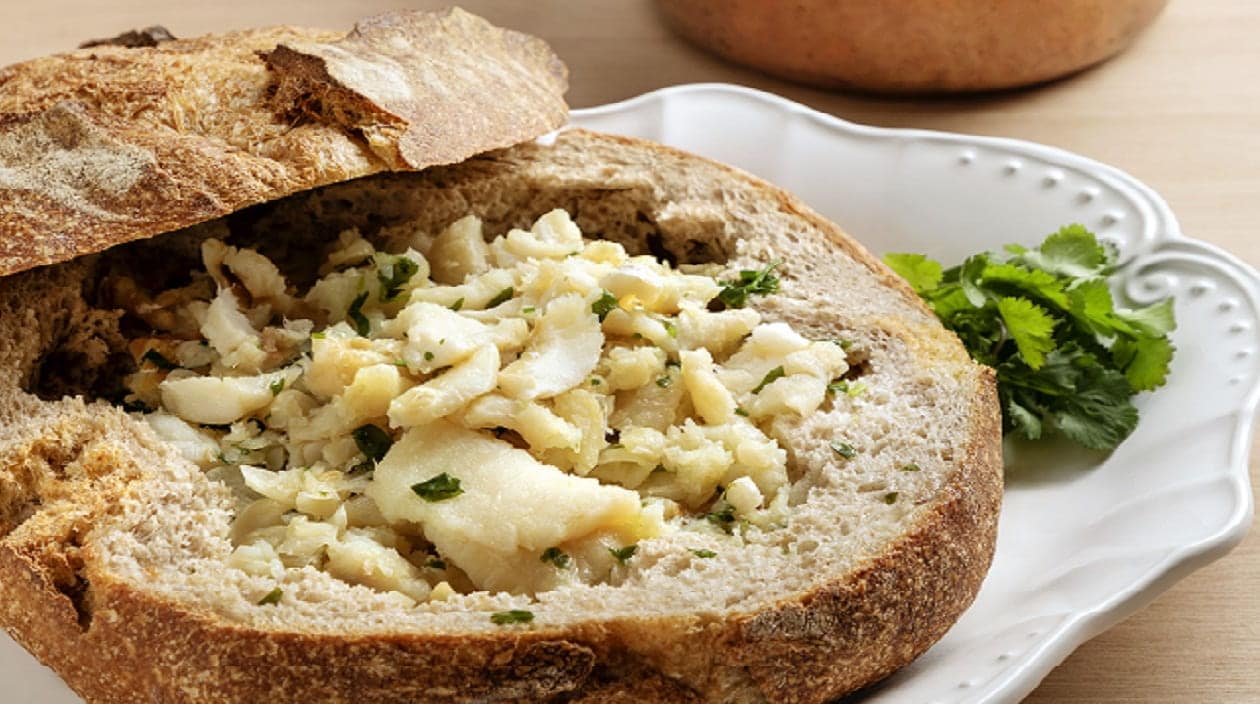 Receita Açorda de Bacalhau em Pão Alentejano - Receita