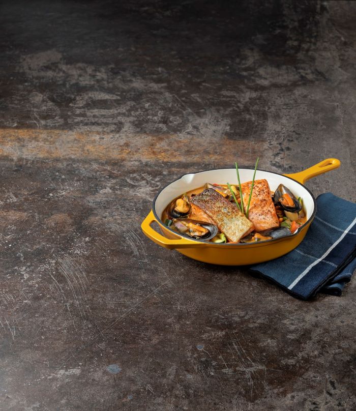 Tranche de salmão com caril de legumes e mexilhão - Receita